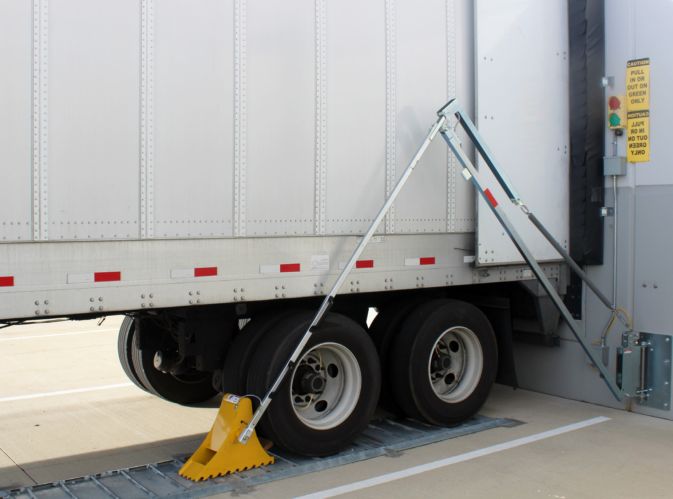 UXL Vehicle Restraint | Poweramp